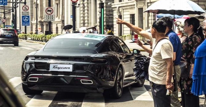 Porsche Taycan ilk kez göründü